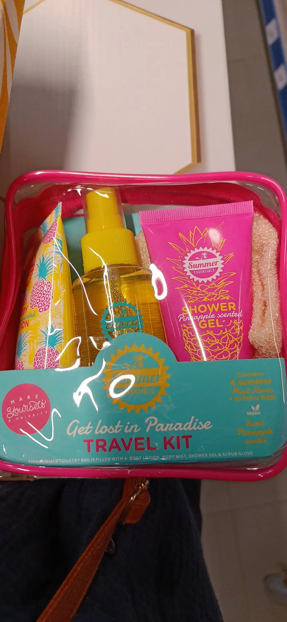 SUMMER ESSENTIALS - Comparatif Substances toxiques dans les cosmétiques ...